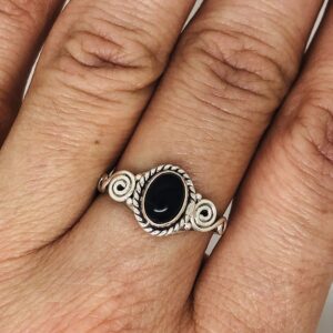 Oval Black Onyx Spiral Sides Small Ring 925 Sterling Silver Vintage Tribal Gipsy Boho (8)