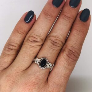 Oval Black Onyx Spiral Sides Small Ring 925 Sterling Silver Vintage Tribal Gipsy Boho (8)