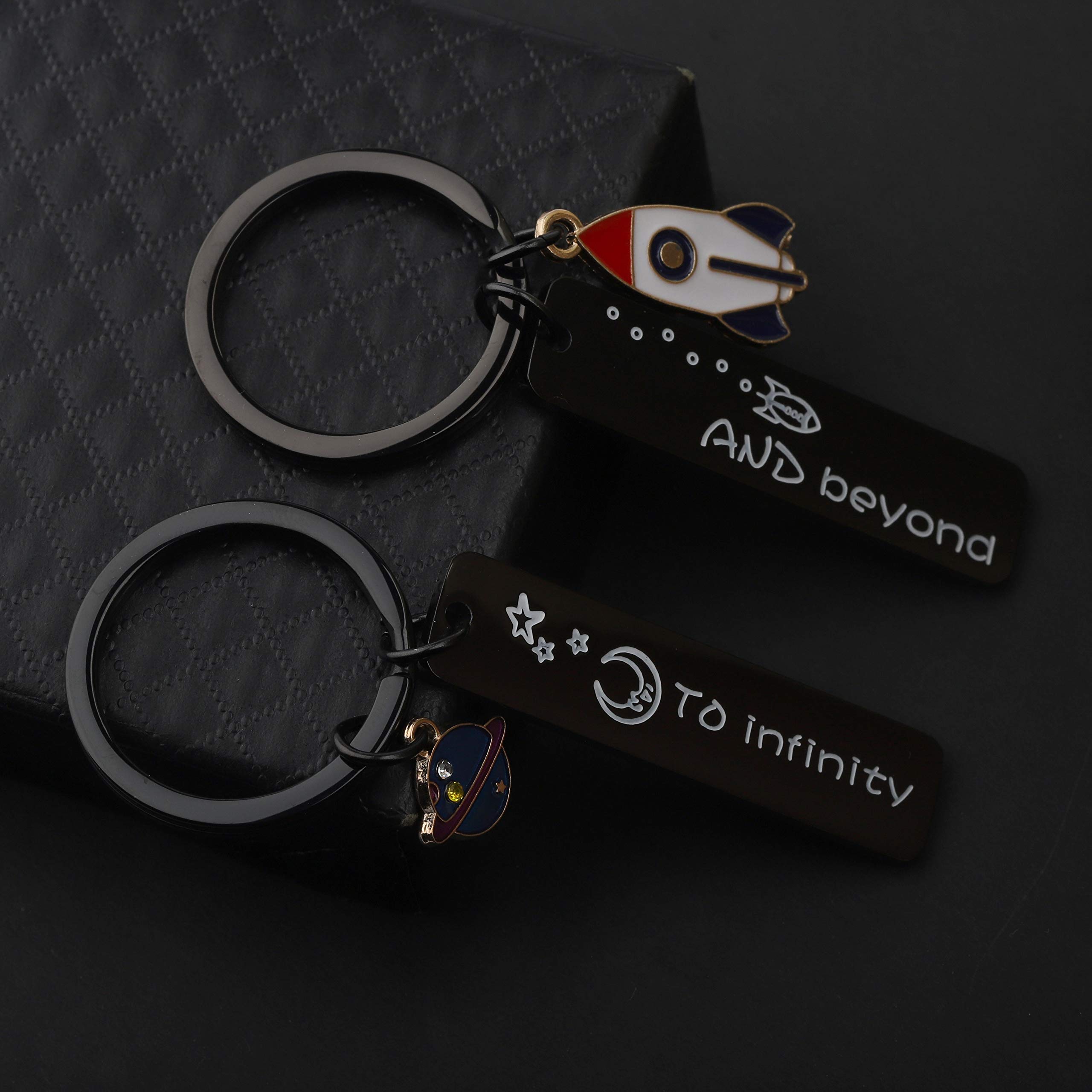 MAOFAED Couples Keychain I Love You to Infinity and Beyond Boyfriend Girlfriend Gift BFF Daughter Son Gift (rocket planet blakc)