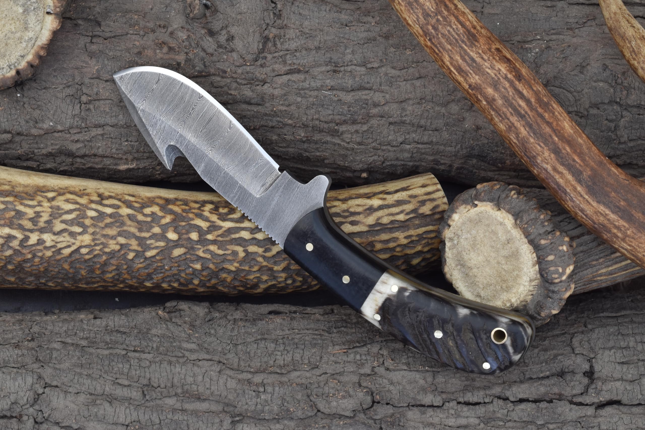 Knives Ranch Handmade Gut-Hook Skinning Knife - Ram's Horn Handle - Heavy-Duty Leather Sheath (2048-RH)