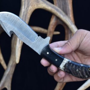 Knives Ranch Handmade Gut-Hook Skinning Knife - Ram's Horn Handle - Heavy-Duty Leather Sheath (2048-RH)