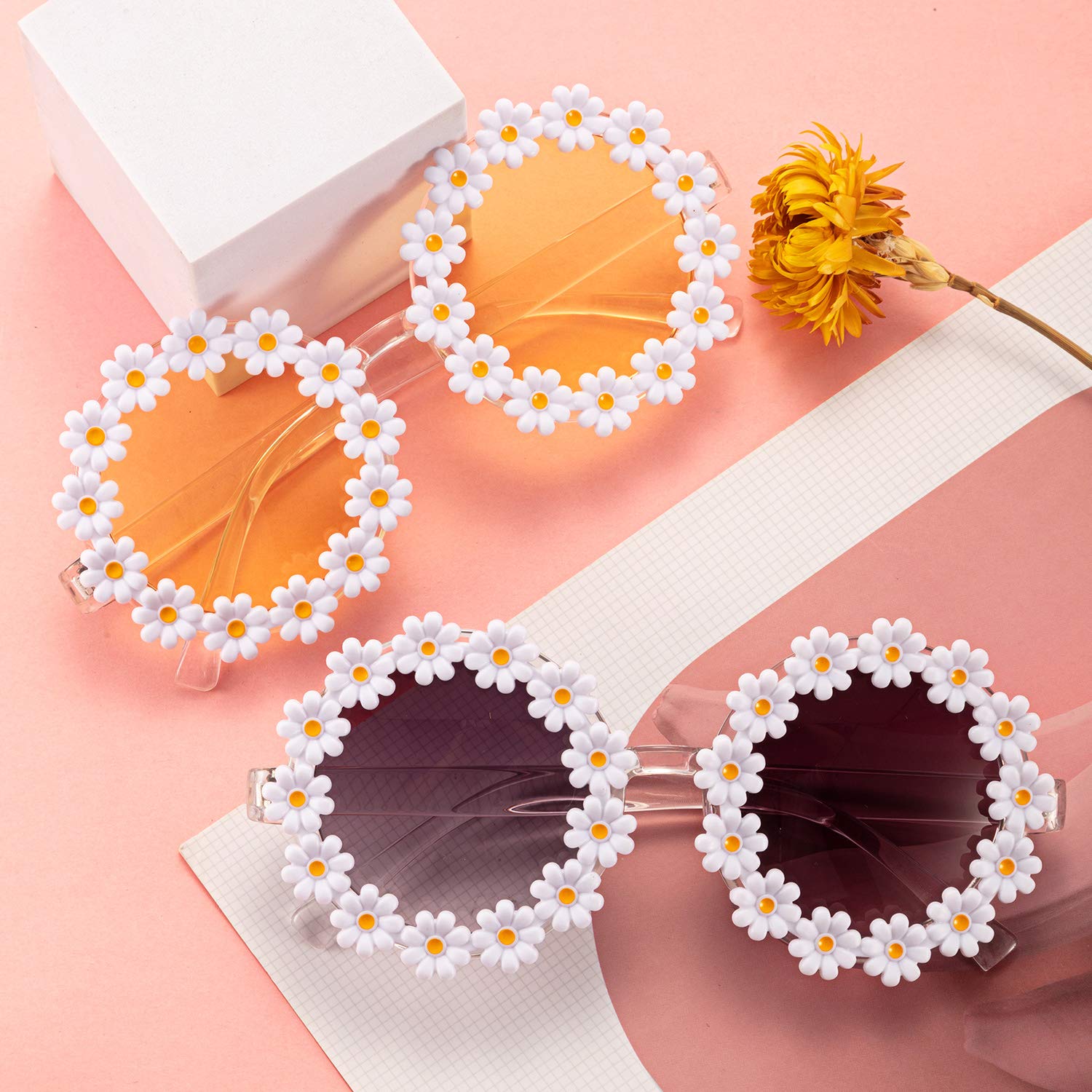 2 Pairs Daisy Flower Sunglasses for Women Round Flower Glasses for Adult kids Decor with Glasses Cloth Flannel Bag (Grey, Yellow)