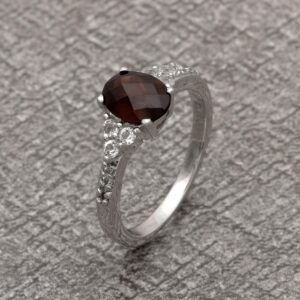 925 Sterling Silver Oval Cut Garnet Gemstone Side stone Dainty Solitaire Ring (6)