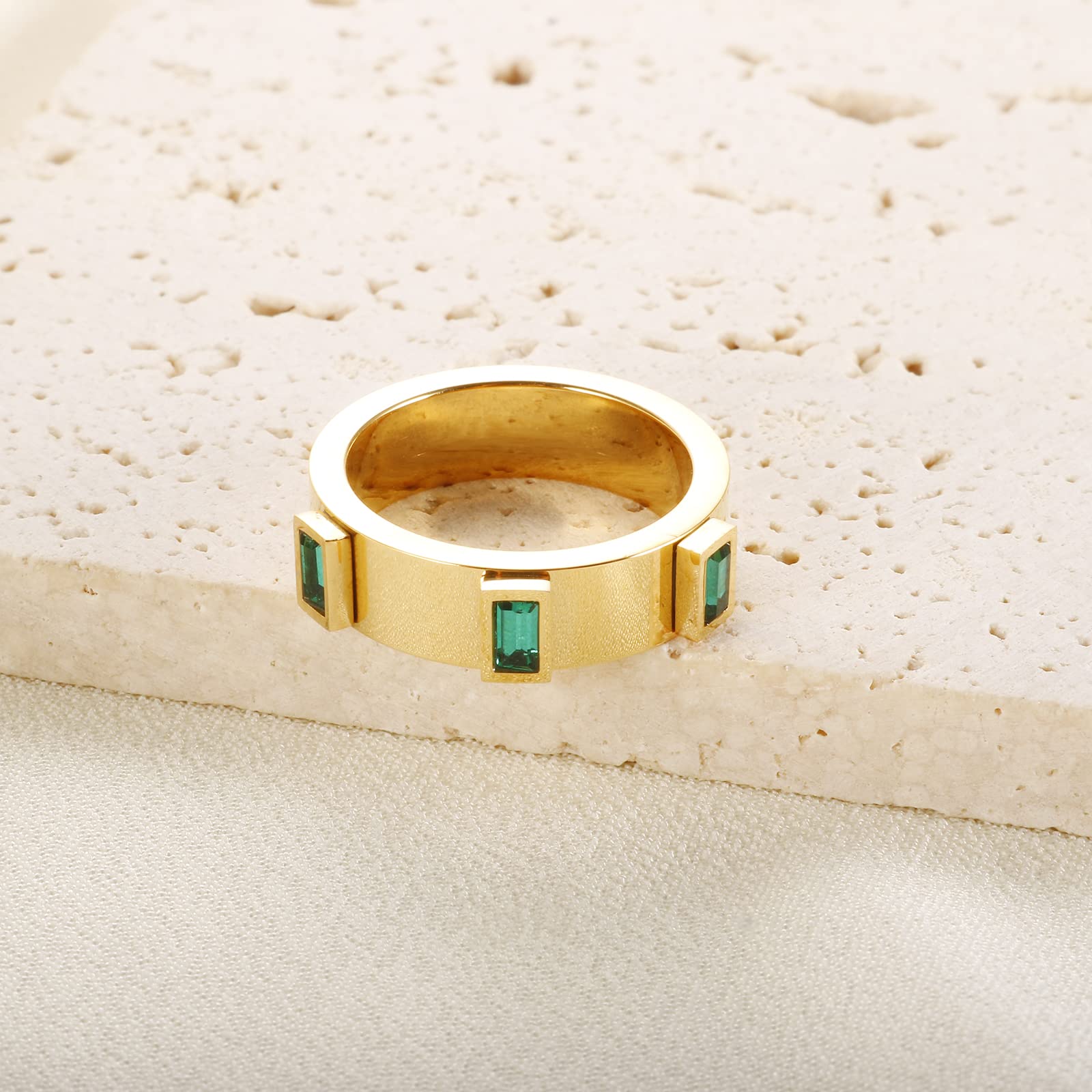 JINHUI Green Emerald Ring for Women, 18k Gold Plated Delicate Emerald Cut Ring, Dainty Birthstone Ring Jewelry Gift (Size 8).