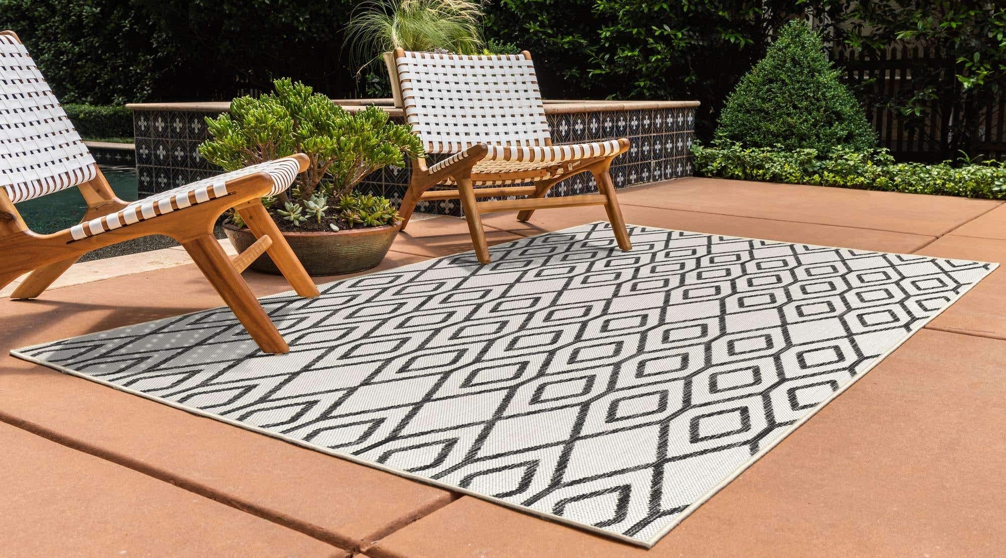 Jill Zarin Outdoor Collection Area Rug - Turks and Caicos (4' x 6' Rectangle Ivory/Black)