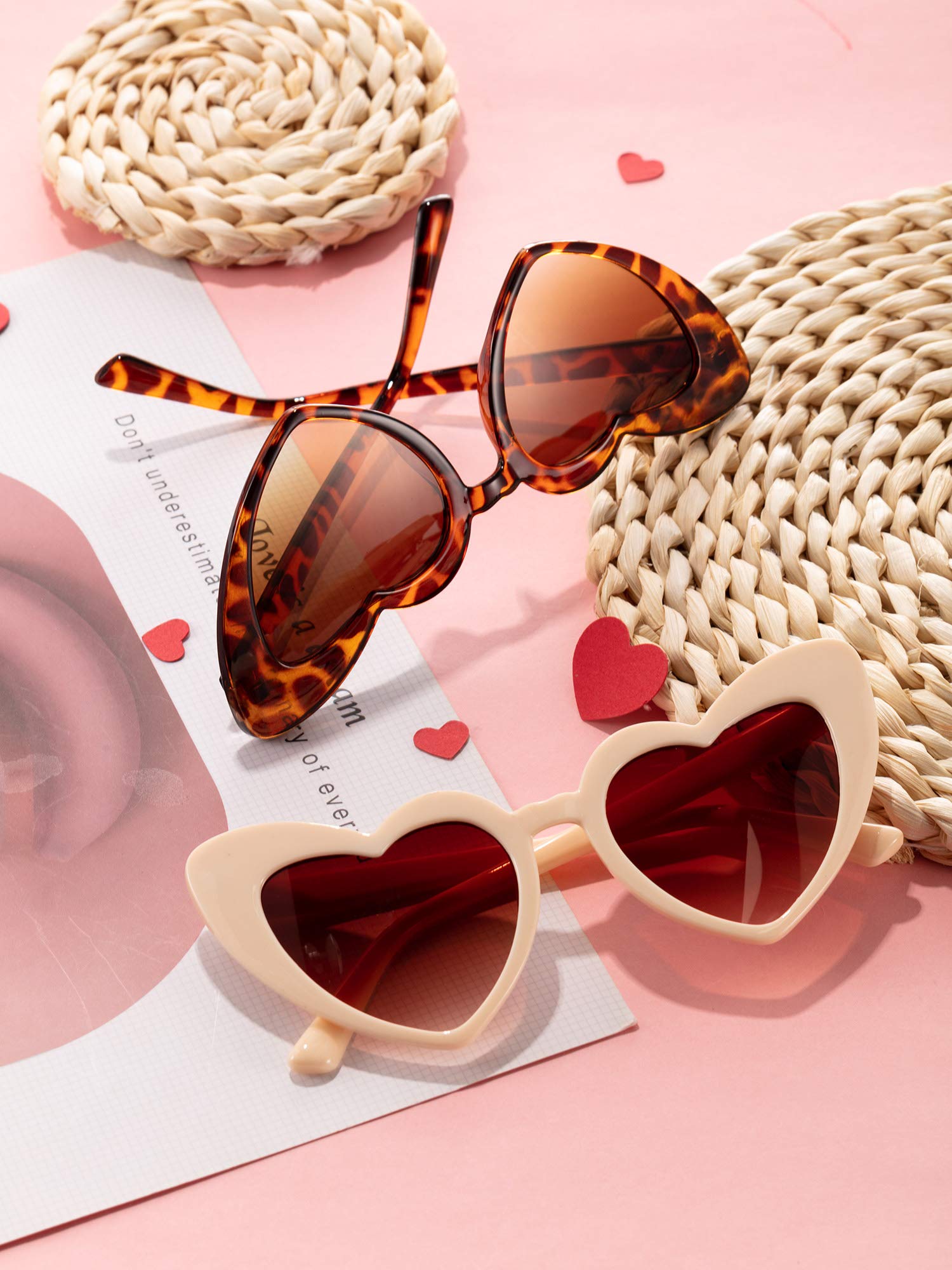 4 Pairs Heart Shaped Sunglasses Goggle Vintage Cat Eye Sunglasses Mod Style Retro Glasses with 4 Pieces Glasses Cloth 4 Pieces Flannel Bag for Party Supplies