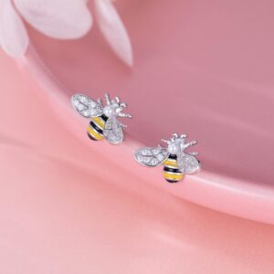 Reffeer 925 Sterling Silver Cute Bee Earrings Stud for Women Teens Girls Bee Studs Earrings Small Freshwater Pearl Earrings (A-Silver)