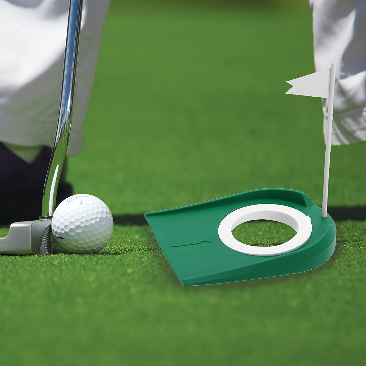 Putting Cup Indoor Outdoor Practice Training Aids with Flag Plastic Putting Cup Putting Hole Putter Regulation Cup