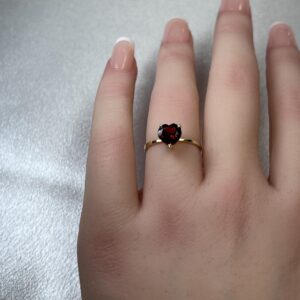 Takar 10K Garnet Gold Ring For Women, 7mm Solitaire Heart-Shaped Garnet Ring, Red Gemstone Statement Ring, January Birthstone Rings, Birthday Gold Jewelry In Rose White and Yellow Gold