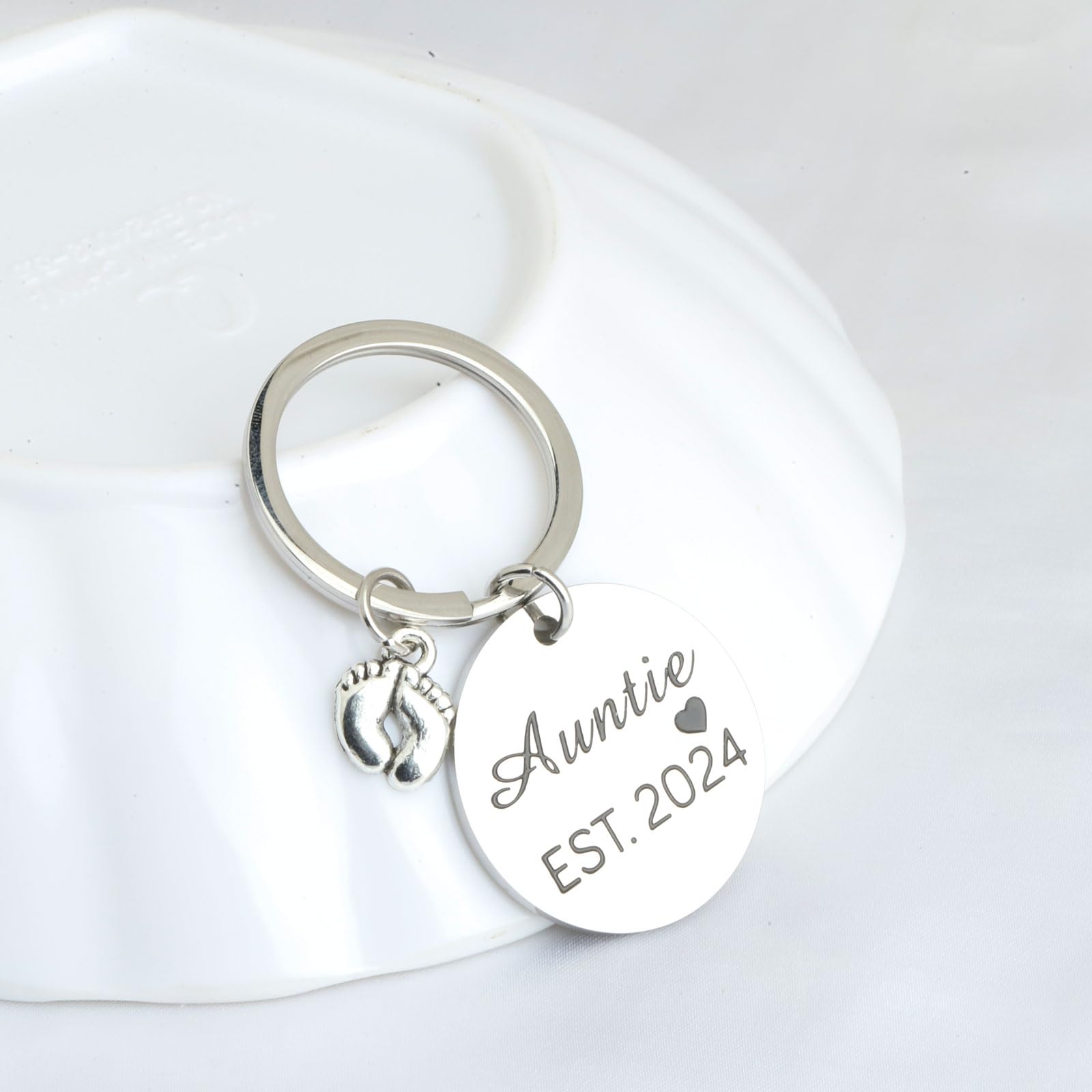 BNQL New Auntie Gifts Keychain Auntie EST 2024 Keychain Aunt Keychain Jewelry Gifts for New Aunt First Time Aunt Gifts (keychain)