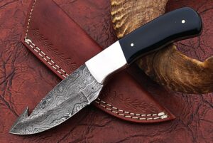 huntex handmade hand-forged ladder pattern damascus steel 8 inch long full tang natural buffalo horn handle razor sharp hunting camping gut hook knife w/genuine leather pouch