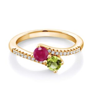 gem stone king 18k yellow gold plated silver red ruby and green peridot bypass ring for women (0.89 cttw, gemstone july birthstone, round 4mm, available in size 5, 6, 7, 8, 9)