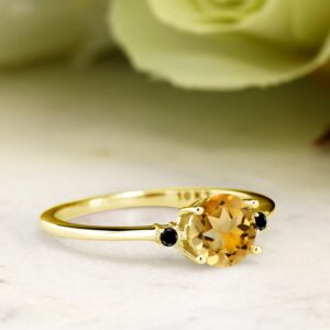 Gem Stone King 10K Yellow Gold Yellow Citrine and Black Diamond Solitaire Engagement Ring For Women (0.73 Cttw, Round 6MM, Gemstone November Birthstone, Size 7)