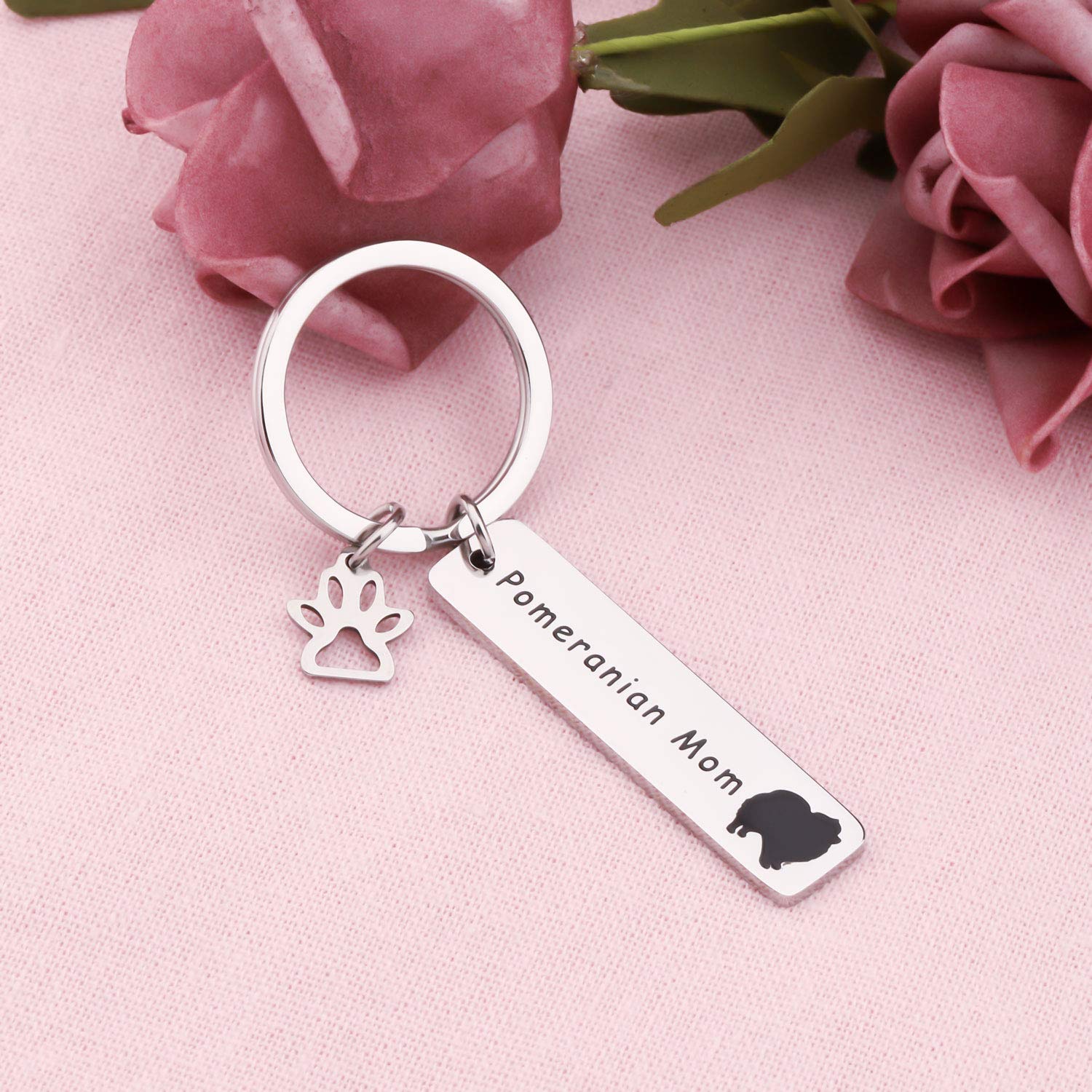 LQRI Pomeranian Pom Jewelry Pomeranian Mom Pomeranian Dad Keychain with Dog Paw Charm Pomeranian Gifts for Pomeranian Owner (Pomeranian mom)