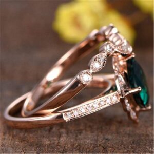 WANGYUSHENG Rose Gold Tone Cushion Emerald CZ Engagement Rings for Women Cubic Zirconia Promise Halo Engagement Ring Set (US Size 9)