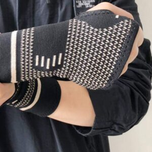 Fansipro 1 Pair Wrist Hand Brace Carpal Tunnel Support Splint Fit Arthritis Sprain Pain, 22-25 CM, Black