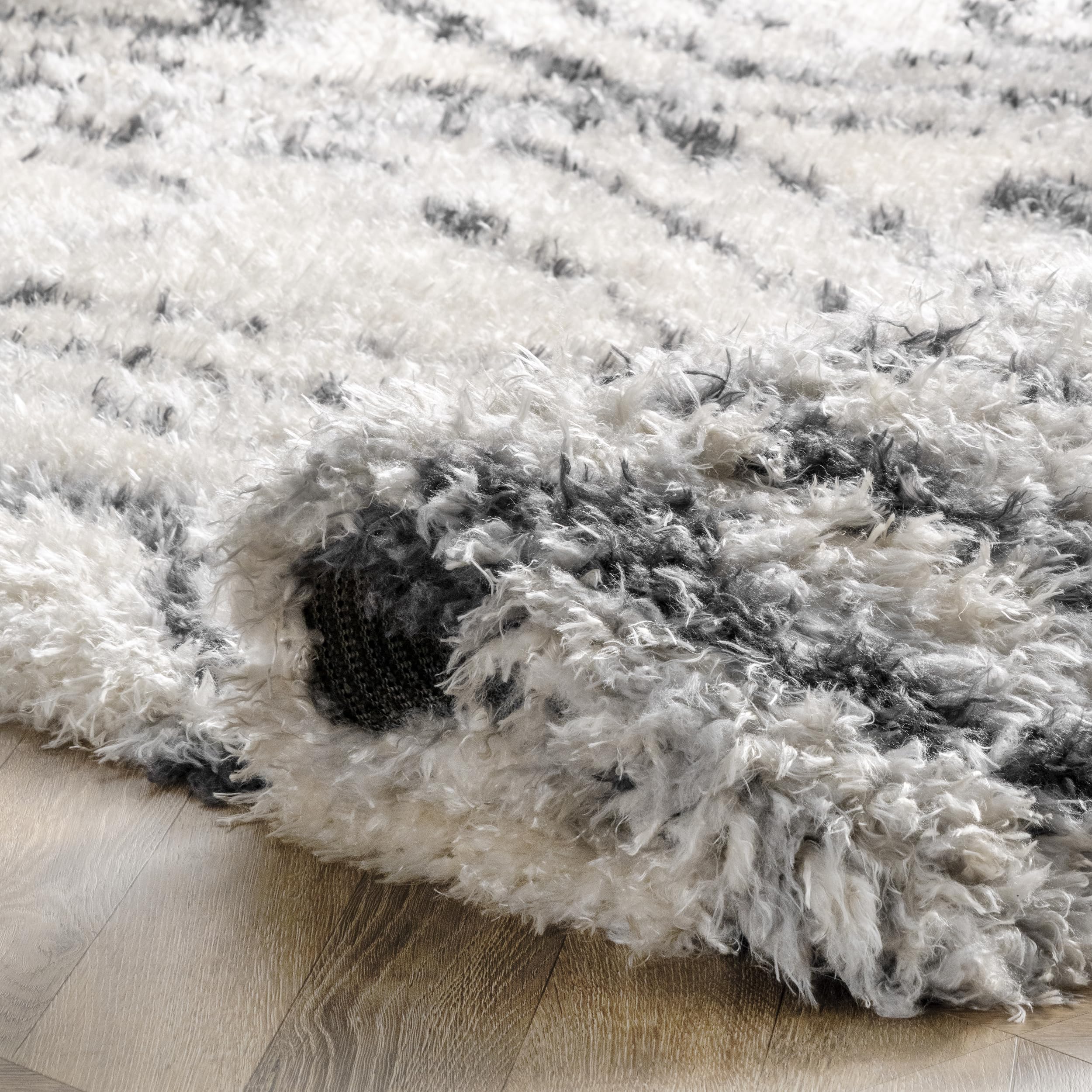 nuLOOM Bristowe Diamond Cozy Soft & Fluffy Shag Area Rug, 4x6, Beige