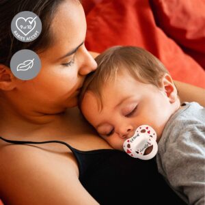 Medela Baby Pacifier | Day and Night Glow in The Dark | 6-18 Months | 2-Pack, Lightweight | BPA-Free | Supports Natural Suckling | My Love and I Love Mama