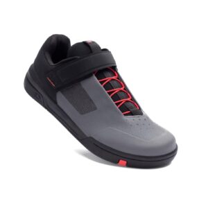 crank brothers stamp speedlace men's flat shoe - gray/red/black, size 6