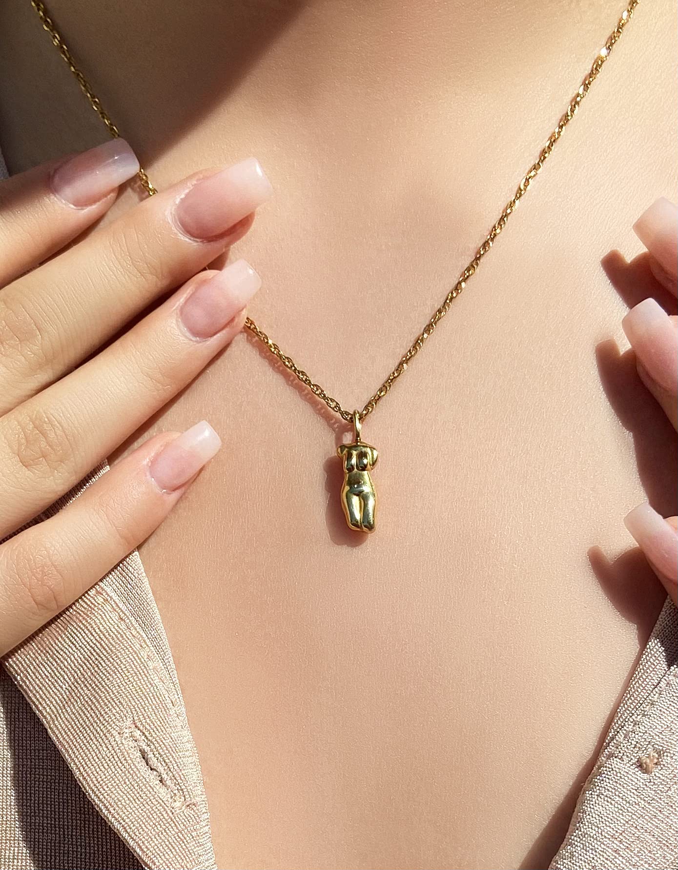 Vingt Deux Female Form Sculpture Body Necklace for Women - Gold Plated Figure Pendant Necklace - Female Empowerment Gold Necklaces - Creative Gold Pendant Necklace for Birthday and Graduation Gift