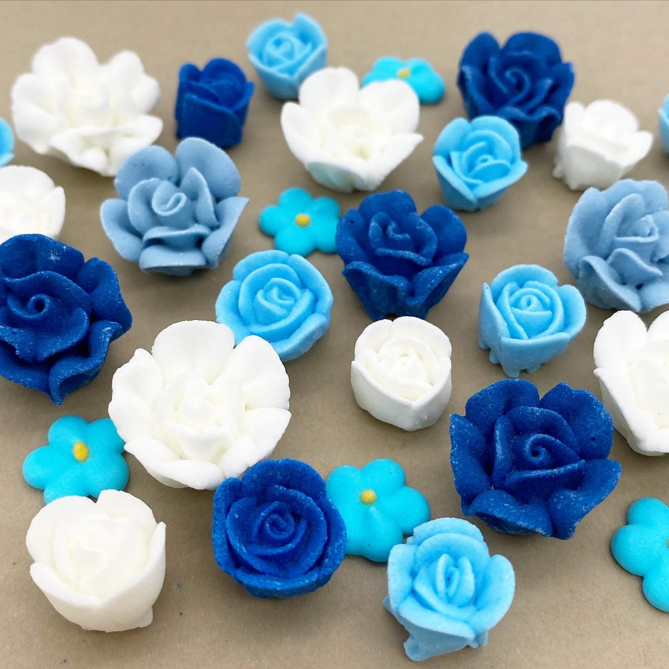 30 Azul Bloom Icing Flowers | Small Edible Flowers| Edible Roses| Blue Roses| White Icing Flowers | Sprinkles | Royal Icing Flowers | Blue Flowers | Blue Sprinkles | Simply Sucré