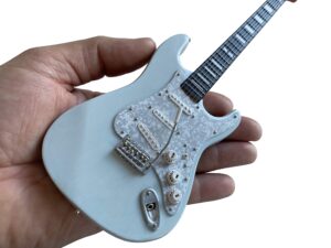 kenny wayne shepherd fender stratocaster faded sonic blue mini guitar replica 1:4 scale model