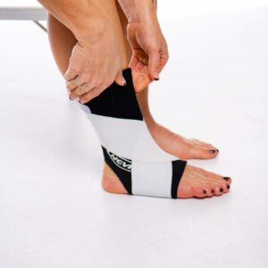 Nevin Neoprene Ankle Support (Black, Large)