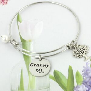 HUTIMY Gifts for Granny Bracelet Granny Mothers Day Gifts Granny Charm Jewelry Granny Bracelets