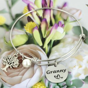 HUTIMY Gifts for Granny Bracelet Granny Mothers Day Gifts Granny Charm Jewelry Granny Bracelets