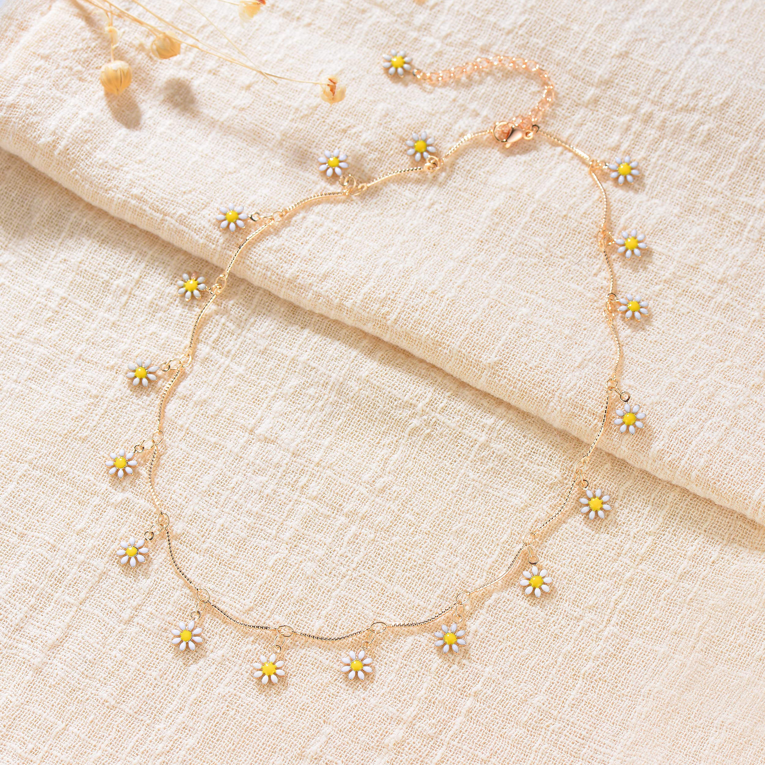 Valloey Rover Daisy White Choker Necklace for Women Gold Tiny Flower Charms Choker Plated 14k Gold Dainty Boho Choker Necklace