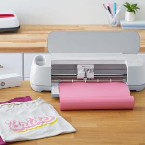 Cricut Smart Iron On (13in x 3ft, Yellow) for Explore 3 and Maker 3 - Matless cutting for long cuts up to 12ft