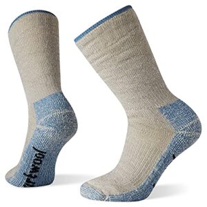 smartwool women's mountaineer classic edition maximum cushion crew socks, light gray, medium