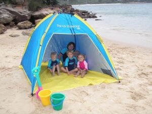 banz uv protective sun shelter beach tent - pop up beach tent sun shelter for family - baby beach tent with upf50+ protection - lightweight & easy setup beach sun shelter for 2 adults & 2 kids