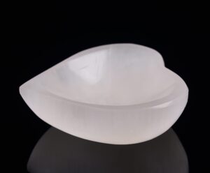 amoystone natural selenite bowl heart shaped selenite plate for crystals 4-4.7" for reiki healing meditation decoration