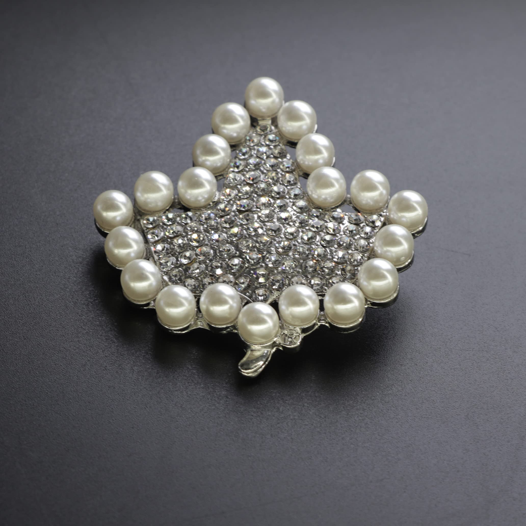 TONGXIN Alpha Kappa A Brooch Pin Sorority Paraphernalia Gift Rhinestone Brooch Sparkling Faux Pearl Brooch Pin(WHITE)