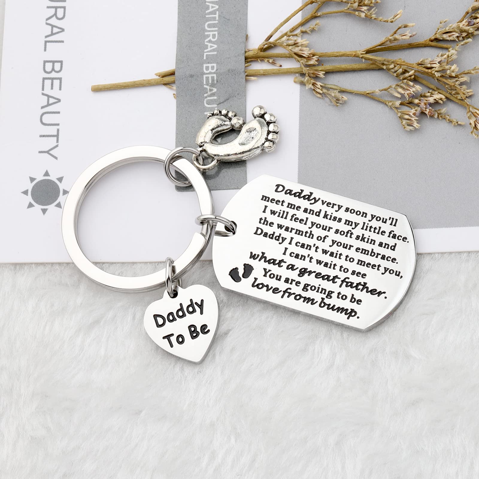 MYOSPARK Daddy To Be Gifts Daddy I Can't Wait To Meet You Keychain First Time Dads Gift Pregnancy Announcement Gift (Daddy Soon DKC)