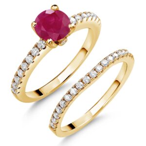 gem stone king 18k yellow gold plated silver red ruby and white moissanite wedding engagement band bridal set ring for women (1.49 cttw, gemstone july birthstone, available in size 5, 6, 7, 8, 9)