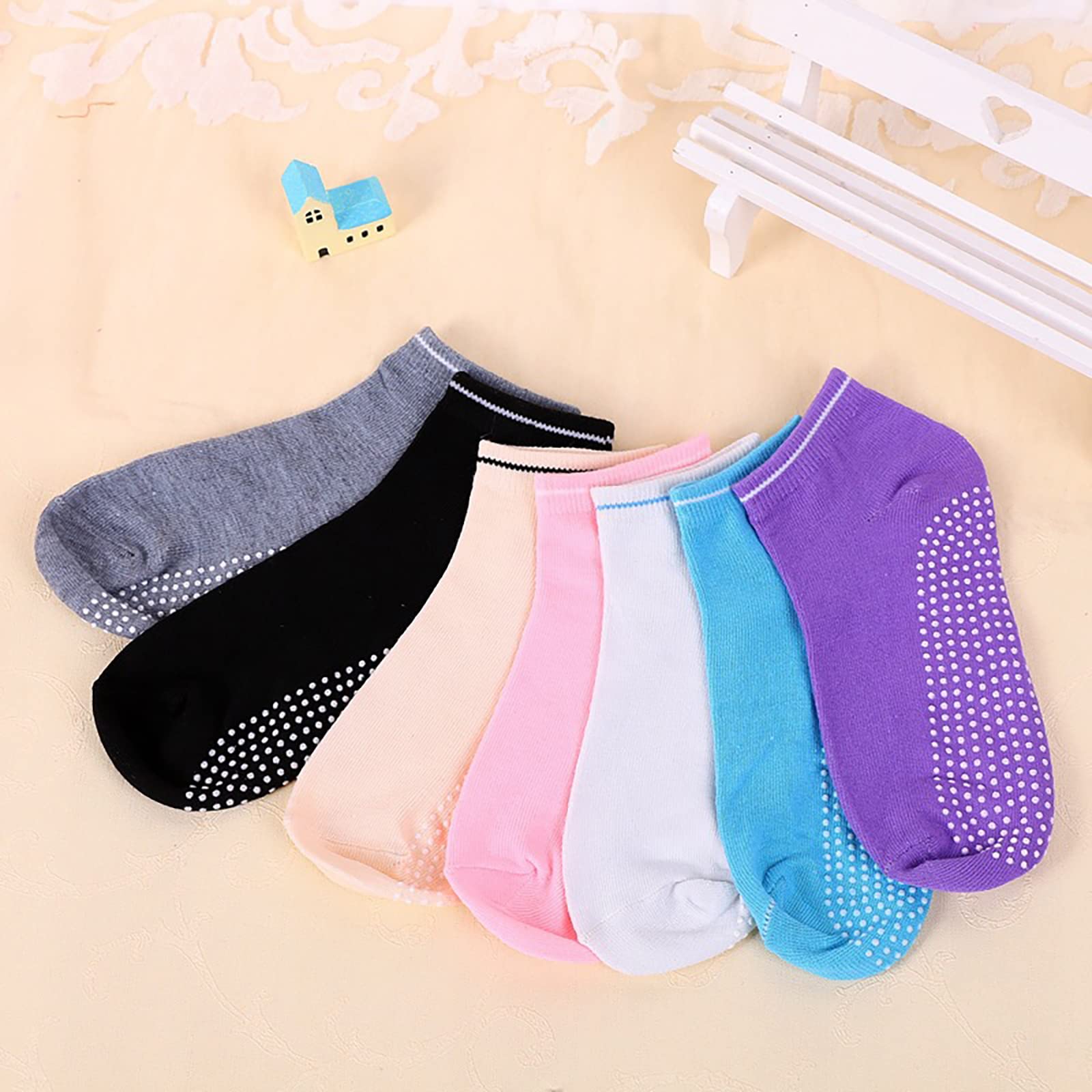 Yoga Socks Non Slip Grip Socks for Women Yoga Barre Pilates (Black,Pink,Grey,Blue -4Pairs)