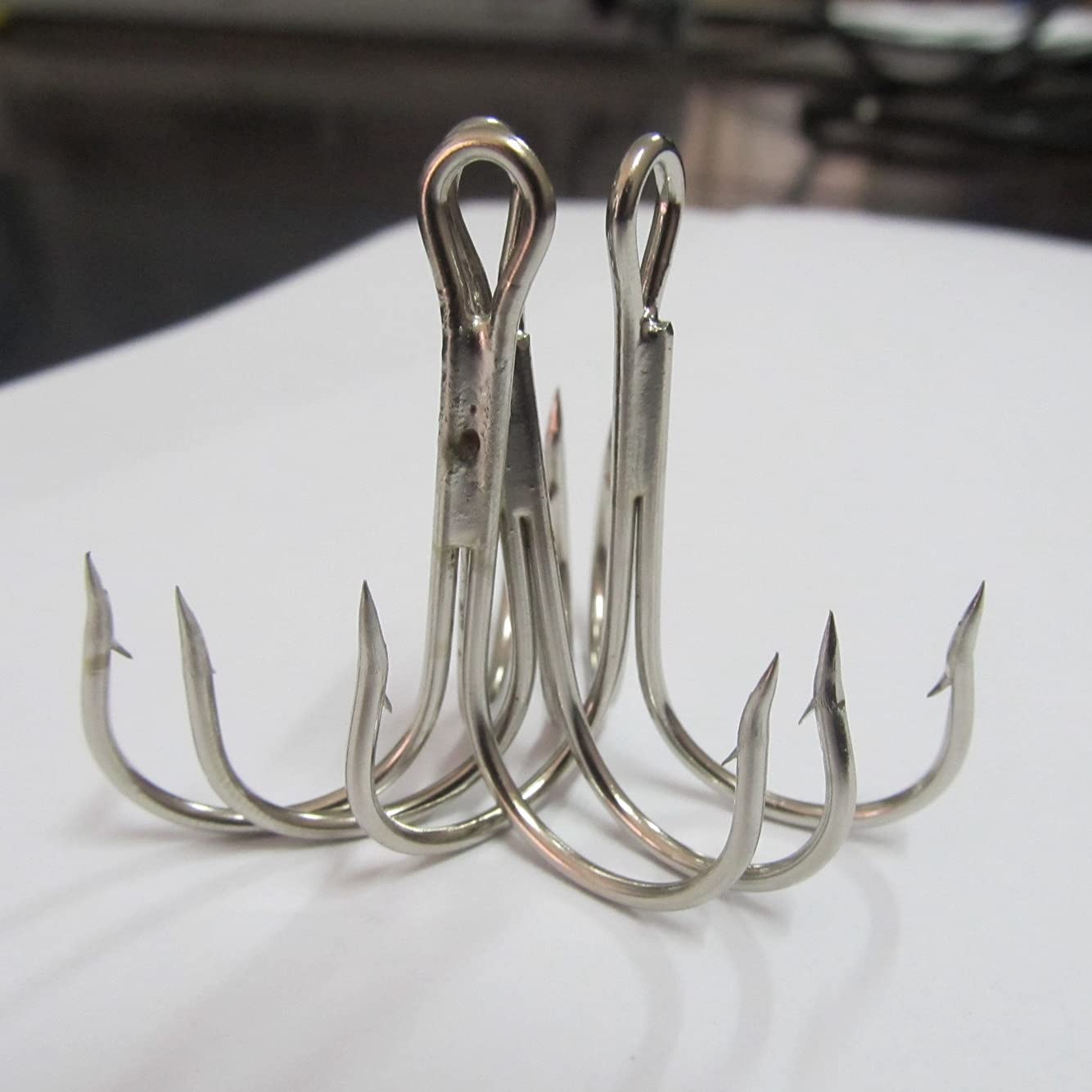 Fishing Treble Hook Strong Sharp 100pcs Triple Barbed Tackle Hooks Silvery Tuba High Carbon Super Sharp Solid riple Barbed Steel Fish Hooks Round Bend for Saltwater Freshwater Size 1 2 4 6 8 10 12