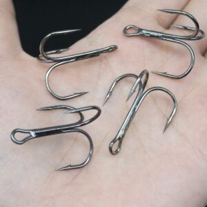 Fishing Treble Hook Strong Sharp 100pcs Triple Barbed Tackle Hooks Silvery Tuba High Carbon Super Sharp Solid riple Barbed Steel Fish Hooks Round Bend for Saltwater Freshwater Size 1 2 4 6 8 10 12