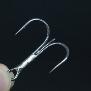 Fishing Treble Hook Strong Sharp 100pcs Triple Barbed Tackle Hooks Silvery Tuba High Carbon Super Sharp Solid riple Barbed Steel Fish Hooks Round Bend for Saltwater Freshwater Size 1 2 4 6 8 10 12