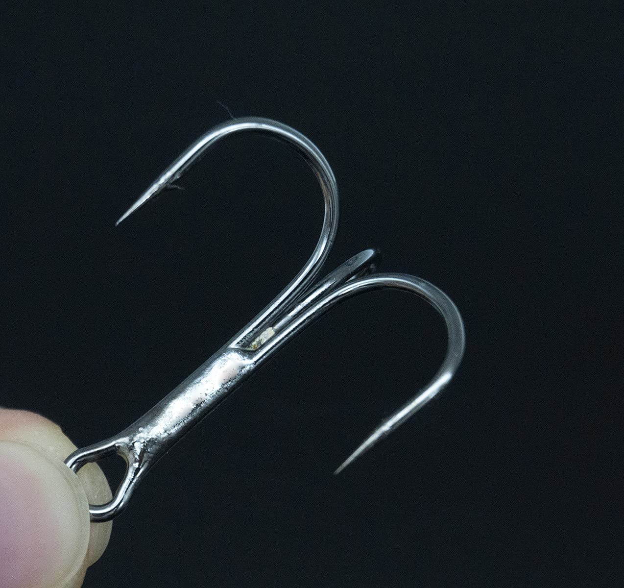 Fishing Treble Hook Strong Sharp 100pcs Triple Barbed Tackle Hooks Silvery Tuba High Carbon Super Sharp Solid riple Barbed Steel Fish Hooks Round Bend for Saltwater Freshwater Size 1 2 4 6 8 10 12