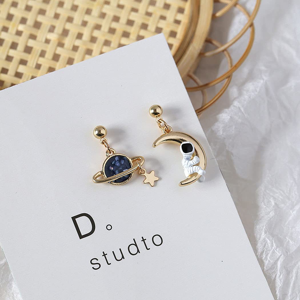 Creative Cartoon Astronaut Stud Earrings Asymmetric Spaceman Star Moon Drop Earrings Cute Blue White 3D Astronaut Planet Charm Jewelry for Women (Blue)