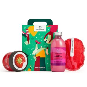 the body shop berries & bubbles bath ritual gift set, strawberry juice and berries, hydrating & moisturizing skincare for dry skin, vegan, 3 items, fruity