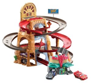 mattel disney and pixar cars track set, radiator springs mountain race playset with 2 toy cars, launcher & winning flag