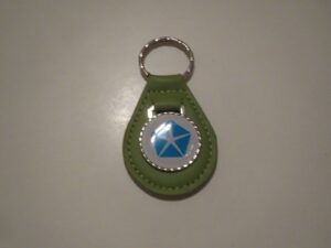 newport new yorker 300 lebaron lhs laser white logo leather keychain - green