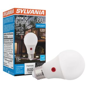 sylvania dusk to dawn a19 led light bulb with auto on/off light sensor, 60w=9w, 800 lumens, 5000k, daylight - 1 pack (41289)