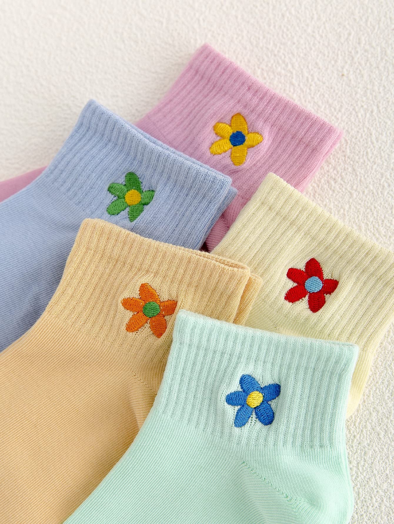 Verdusa Women's 5 Pairs Flower Embroidery Toe seamed Soft Crew Socks one-size