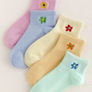 Verdusa Women's 5 Pairs Flower Embroidery Toe seamed Soft Crew Socks one-size