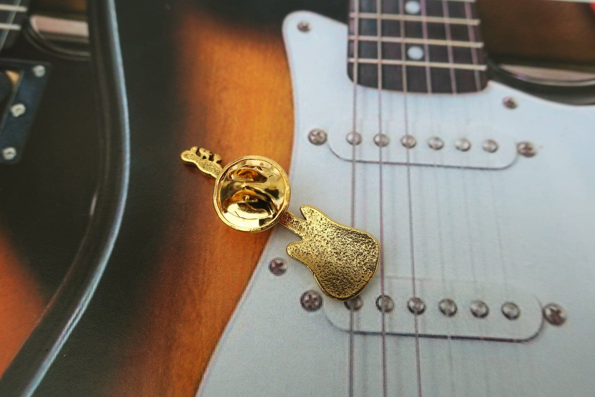 Jim Clift Design Electric Guitar Gold Lapel Pin - 75 Count